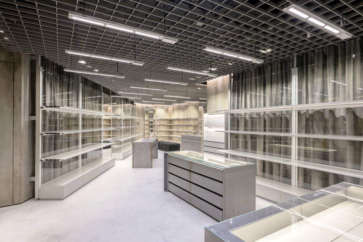 Balenciaga opens its first airport shop - Luxus Plus