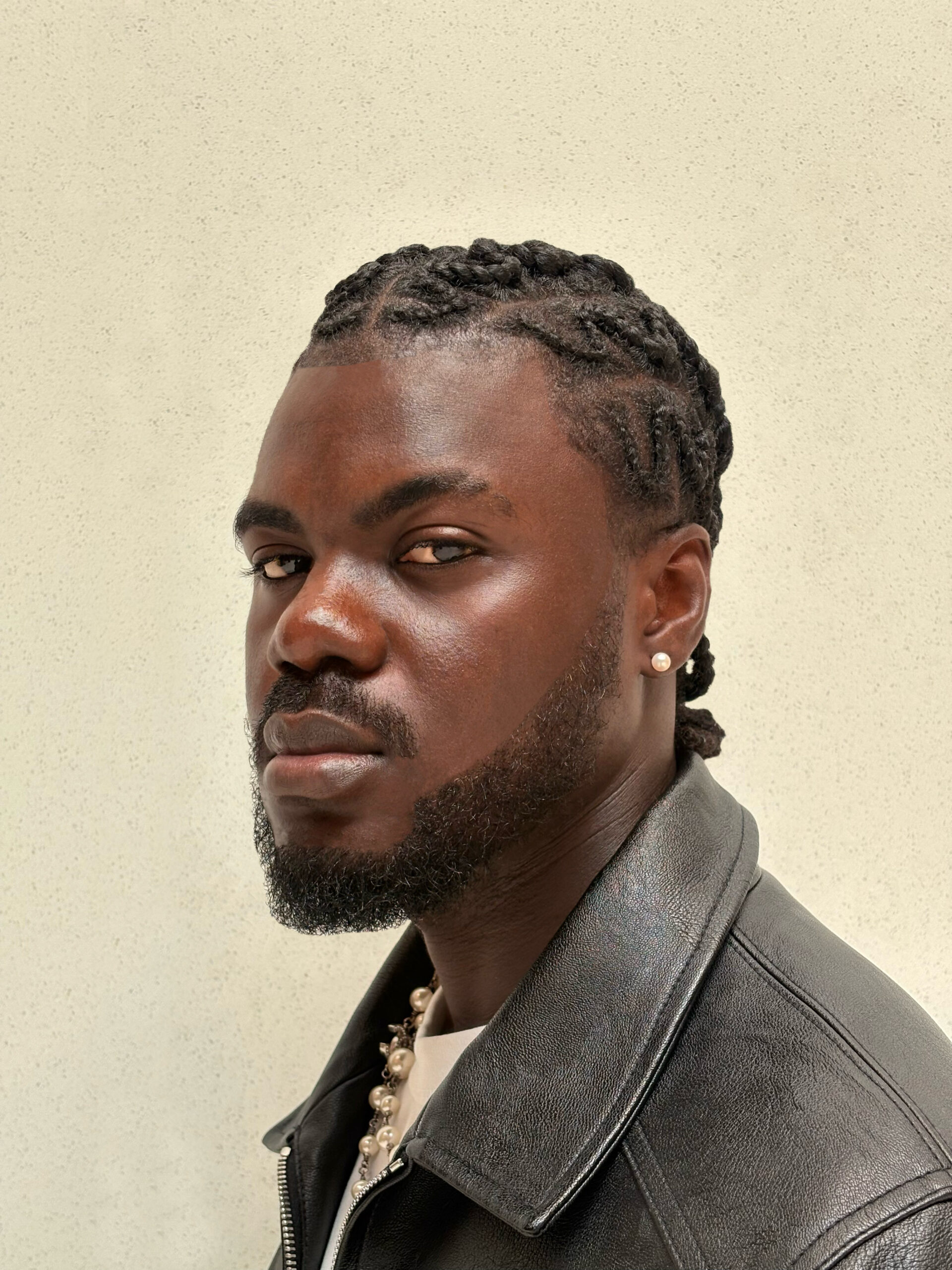 [Luxus Magazine] Prince Gyasi, l’artiste synesthésique aux couleurs ...